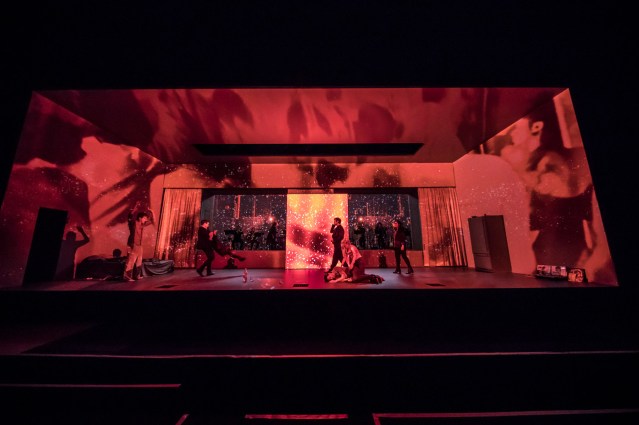 Lazarus review [London 2017] – Man in Chair